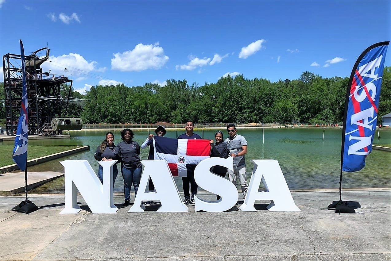 Estudiantes dominicanos ganan competencia de la NASA (Video ...
